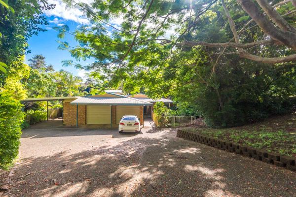 Located on a quiet street and surrounded by gardens, this Terranora ...