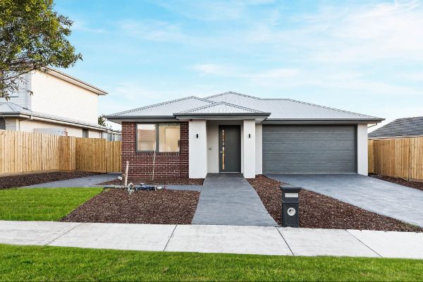 Moments from Coolaroo Station! 3 Bed/3 Bath + OOA | Coolaroo VIC | Nest
