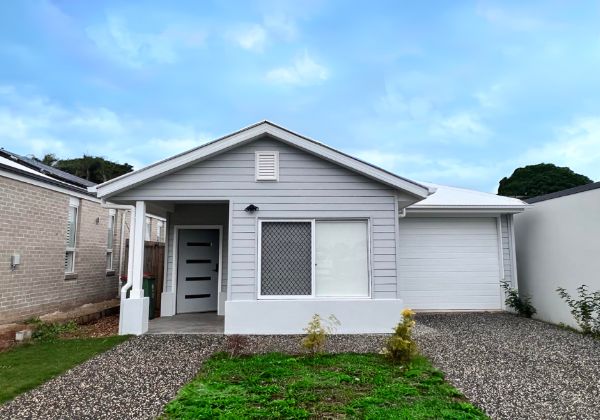 Female SIL/SDA in Redland Bay | Redland Bay QLD | Nest