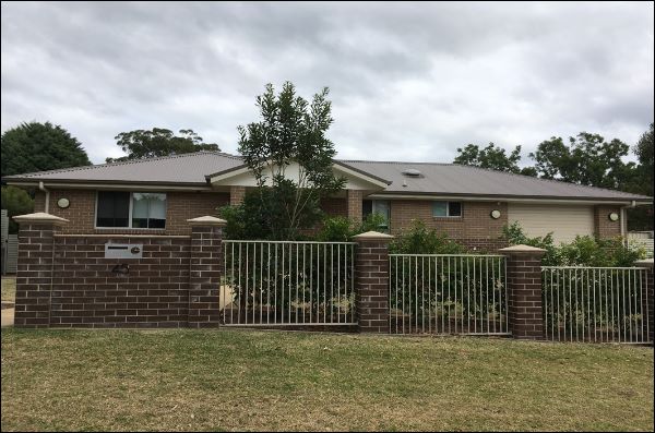 LWB - Beautifully Presented Purpose Built Unit with Common Outdoor ...